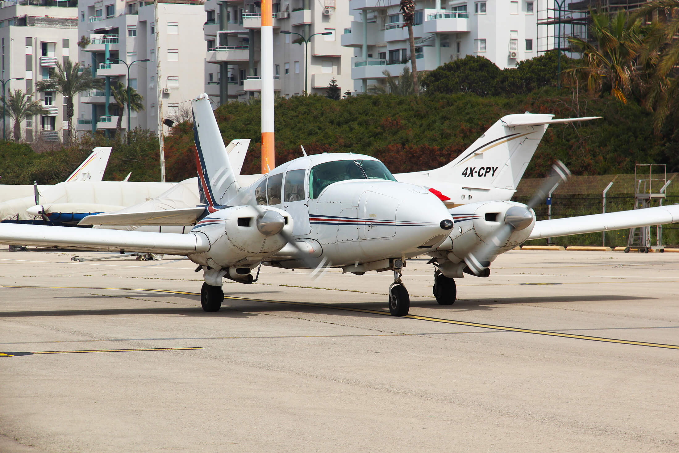 Piper Aztec PA-23